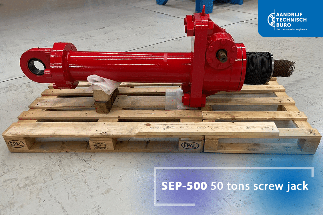 50 tons schroefspindel - Aandrijf Technisch Buro